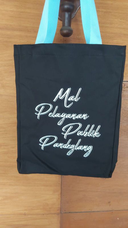 Konveksi goodie bag custom logo/tas seminar/tas puring/tas spunbond uk