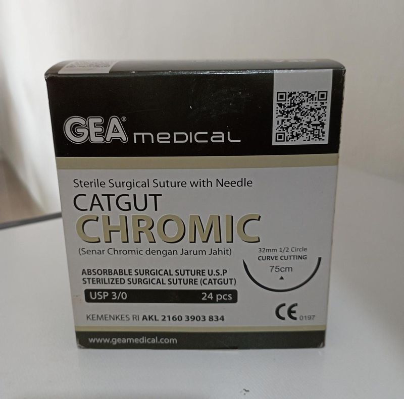STERILE SURGICAL SUTURE WITH NEEDLE CATGUT CHROMIC USP 3/0