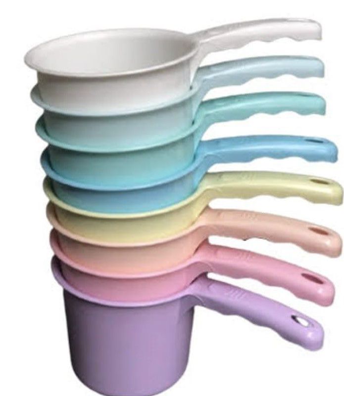 Gayung plastik ukuran sedang