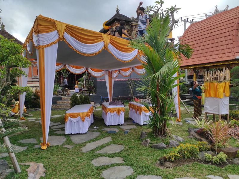 Tenda vip ukuran 5x5 putih gold