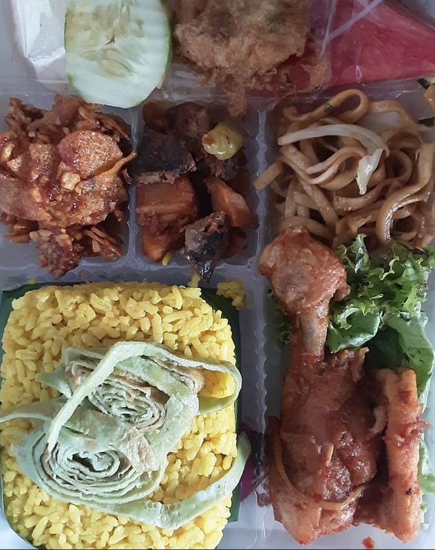 Rice Box Paket C, isi Nasi kuning,Telor suwir,Ayam,Sambel grg ati ...
