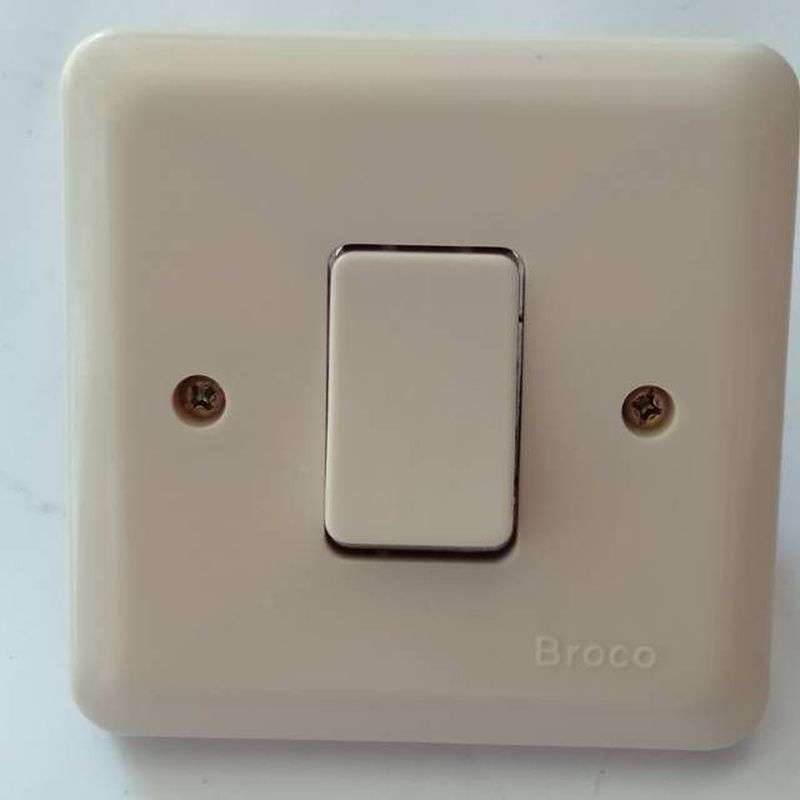 SAKLAR ENGKEL IB BROCO 6621U