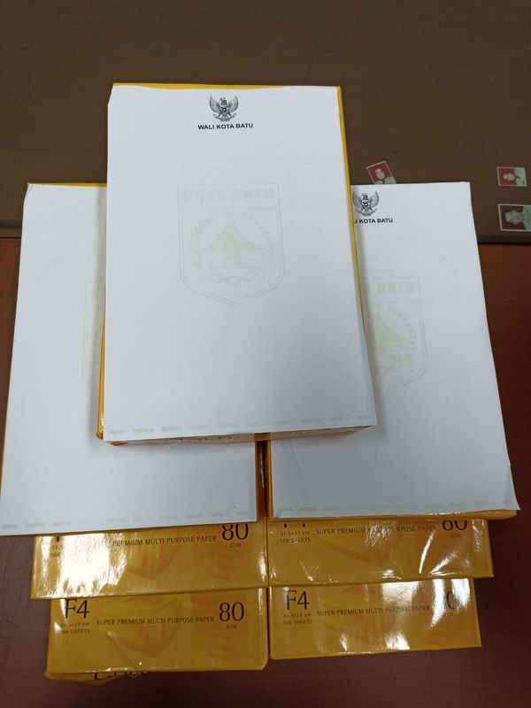 cetak satu muka berwarna dan embos potrait