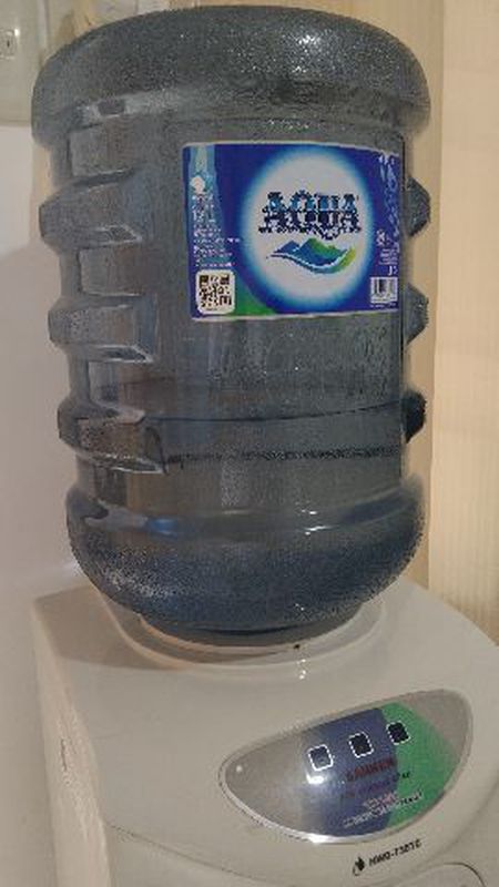 Air Galon isi ulang 19 liter (galon)