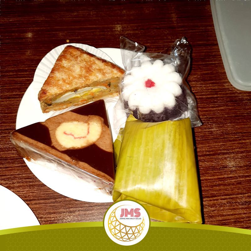 Paket Snack Box Isi Tiga Kue