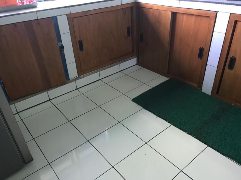 Rak Kitchen Set kayu Jati pintu Sliding