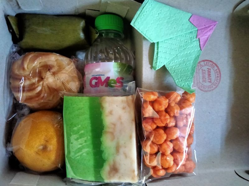 SNACK BOX - Dengan Buah Dan Air Mineral