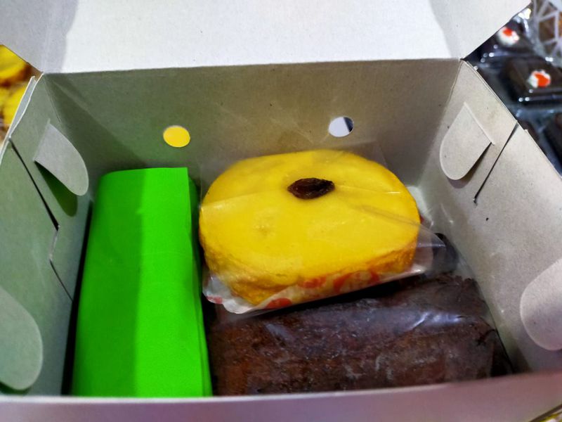kue rapat minimal 3 macam Paket A Lumpur, Roti, Lemper Paket B Sosis ...