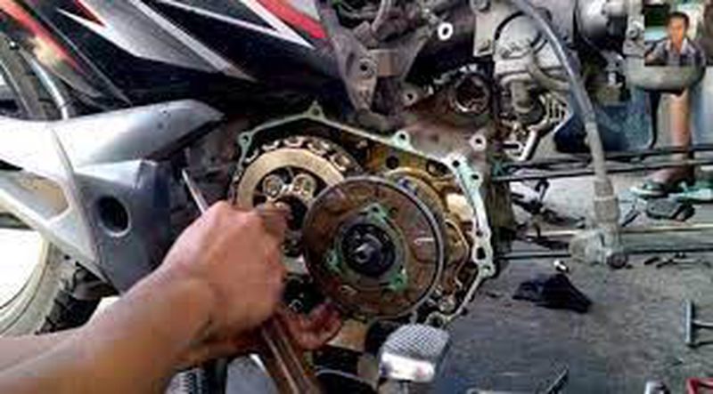 Service Mesin Motor