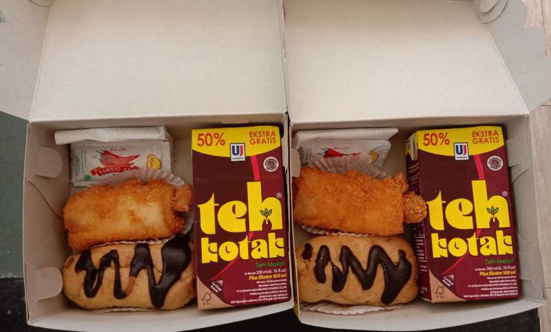 snack kotak isi 2 kue dan minum Teh Kotak