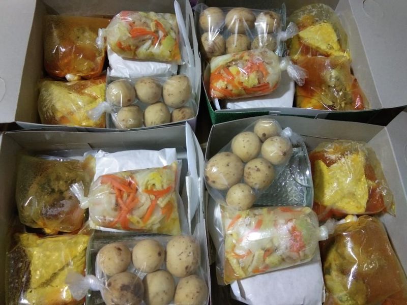 Nasi Kotak Komplit; Nasi, Sayur, Sambal, Lauk, Buah, Air MIneral, Tisue ...