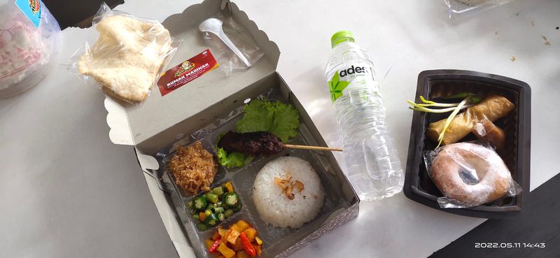 Paket Nasi Sate Daging Manis & Snack