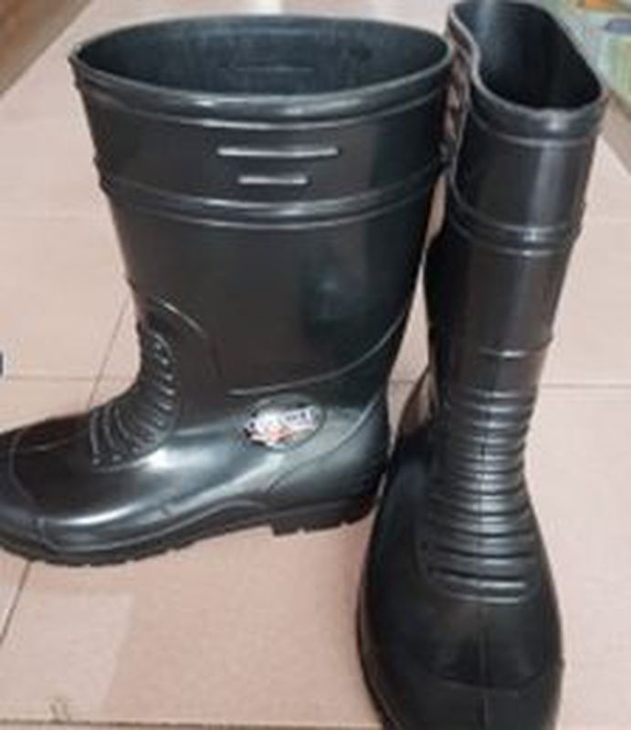 Sepatu boat Kebun