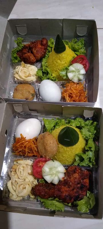 Tumpeng Mini - Lauk Ayam Bakar, Telur Asin, Perkedel, Kering Kentang