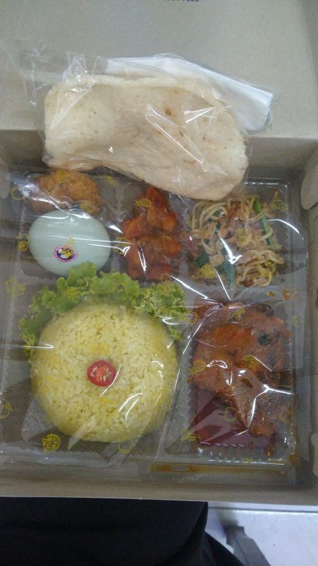 Nasi Kuning Box - Ayam Bakar, Telur Asin, Sambal Goreng Kentang, Perkedel