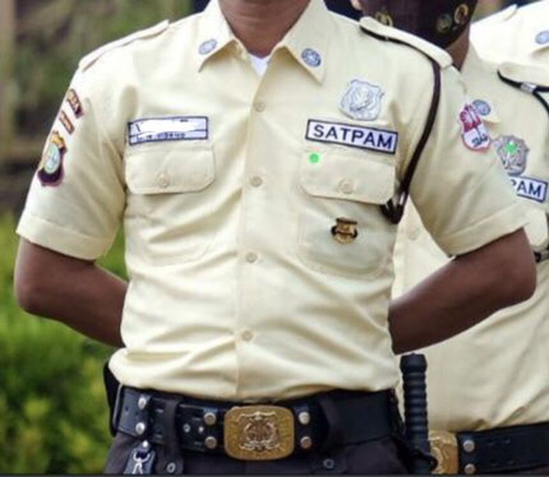 Pakaian satpam tenaga keamanan