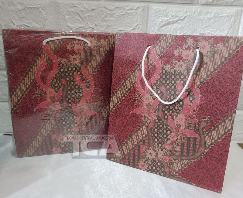 Paperbag batik ukuran 25 x 35 x 8 cm - M