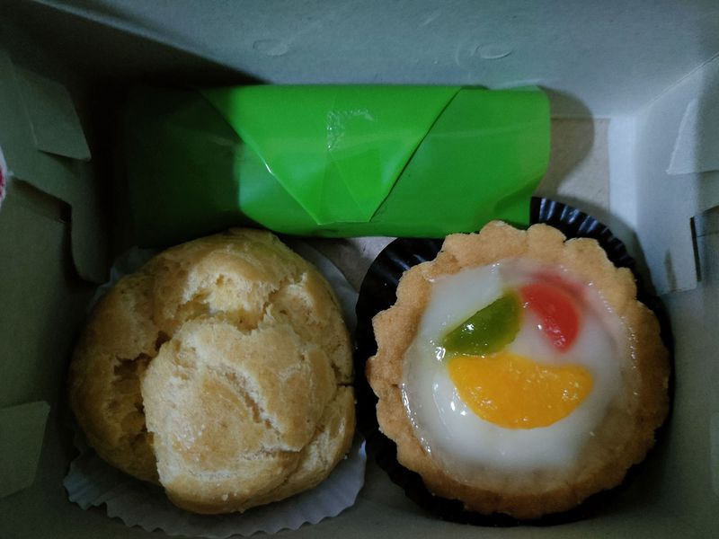 kue box isi 3 Medium
