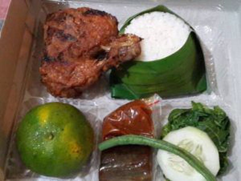 nasi kotak paket 1 - Ayam Bakar