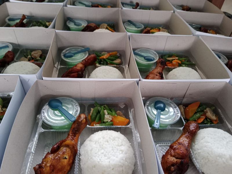 Paket Nasi Box by warung makan bunda wulan