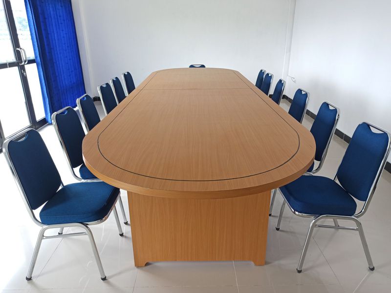 MEJA RAPAT OVAL