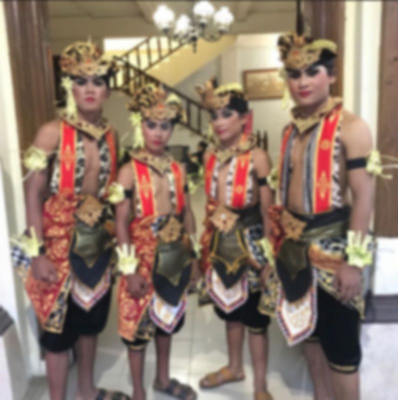 Paket Kostum dan Tata Rias Bebagusan/Pembawa Tedung