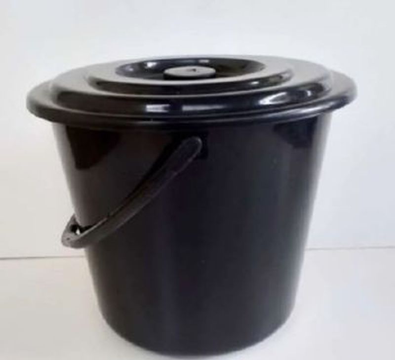 Ember Plastik Hitam