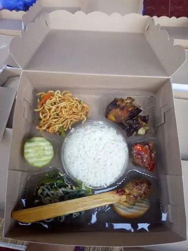 Nasi Kotak Menu Betutu Ayam Asap