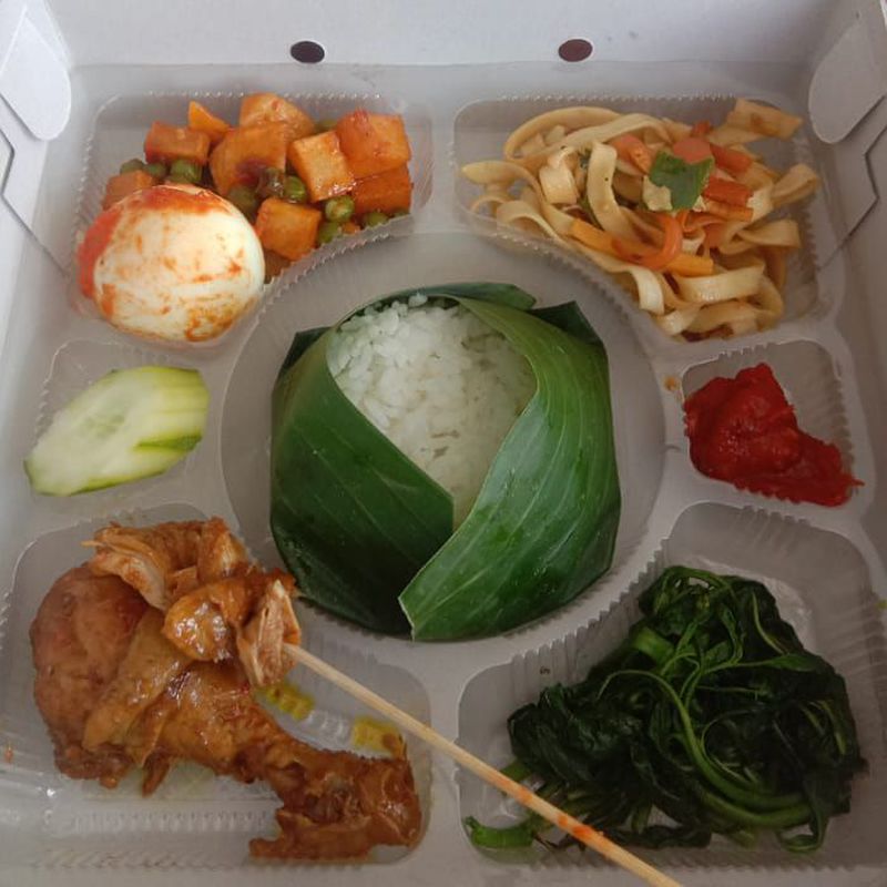 Nasi Kotak Menu Ayam Bumbu Balado
