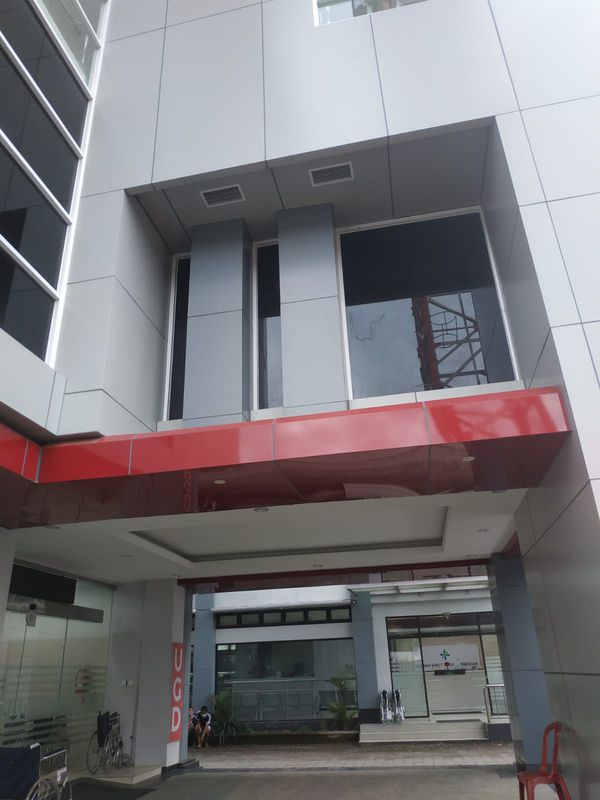 Jasa Pemasangan Sticker Kaca Film Ribben 80%