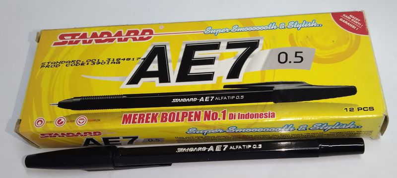 BALLPOINT STANDARD AE7 / HITAM / 0.5