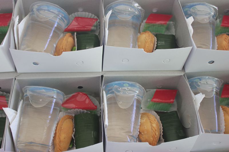 Snack Box - 4 Kue + Air Gls Mineral + Tisu