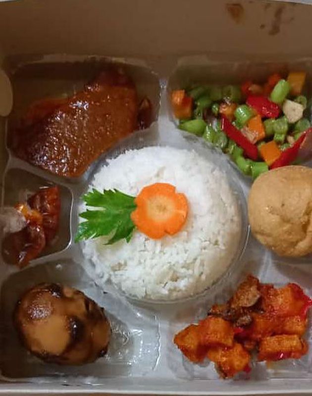 Nasi Kotak (Nasi Campur Daging Lapis+Telur Petis) @35rb