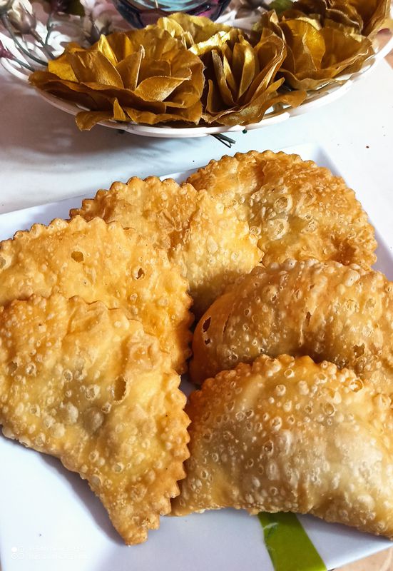 Pastel isi Ayam Sayur