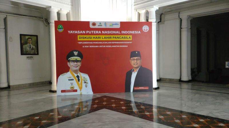 Sewa Cetak Dan Pasang Backdrop