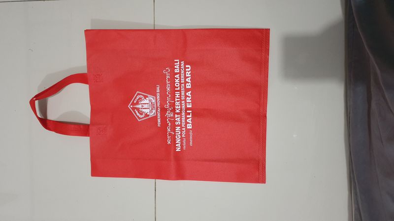 Tas Kain Kanvas (Isi Tulisan) Warna Merah Ukuran 38 cm x 45 cm