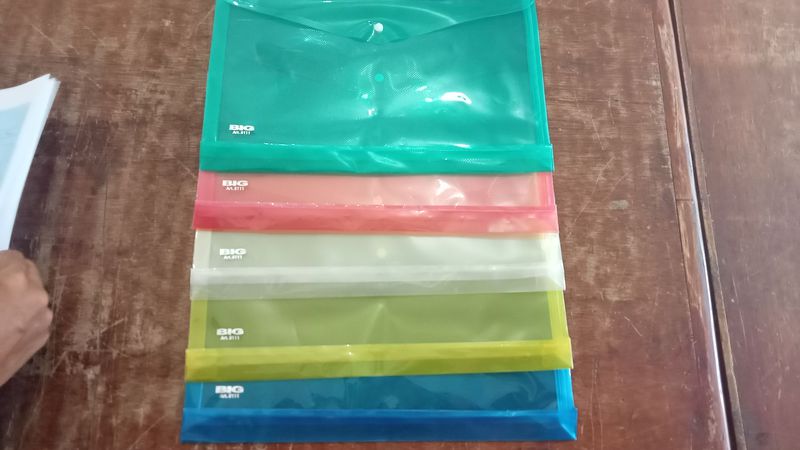 Stopmap plastik kancing - Bening