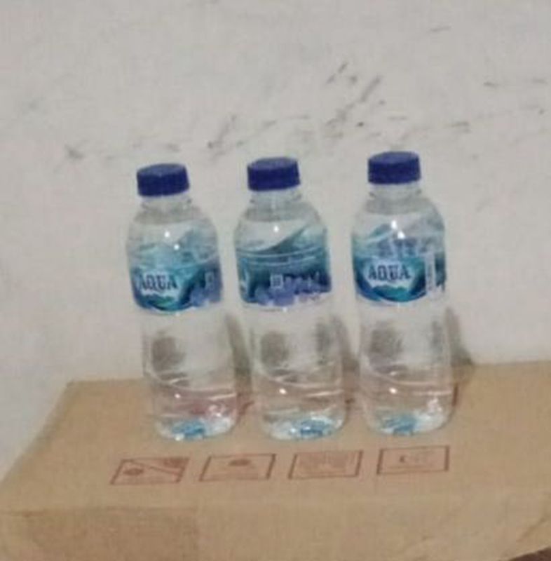 Aqua 330 ml Eceran per Botol Harga Sudah Termasuk Pajak dan Ongkir