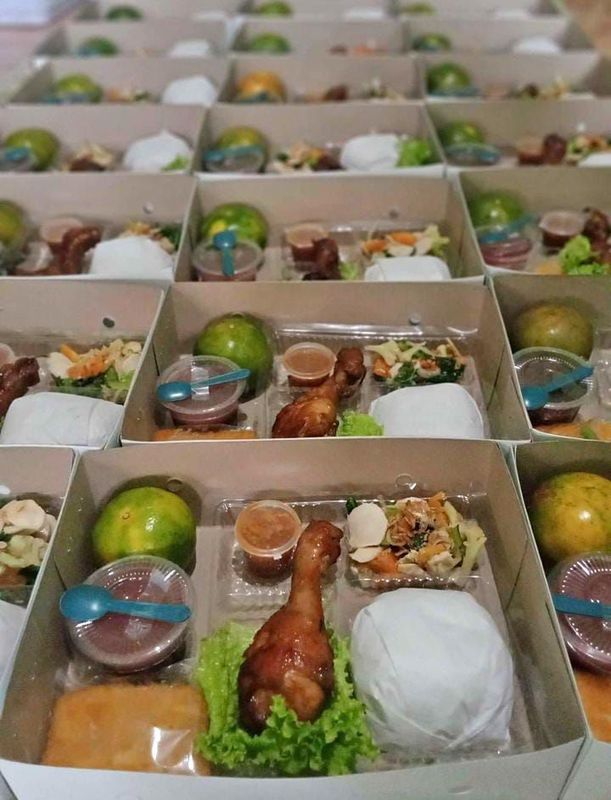 Paket nasi box ayam goreng