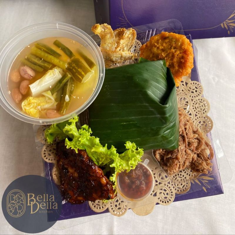 Nasi Timbel Spesial Sayur Asem dengan Empal Suwir by Bella Della Kitchen