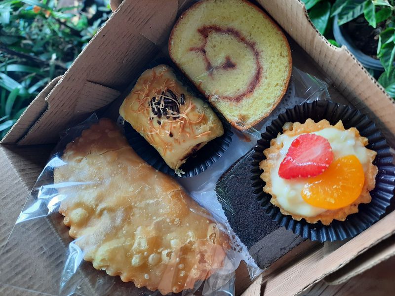 Makan (Snack) dan Minum Rapat dalam box