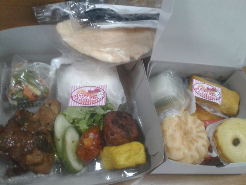 Makan dan Minum Dalam Box