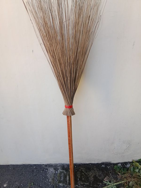 Sapu Lidi - Gagang Kayu