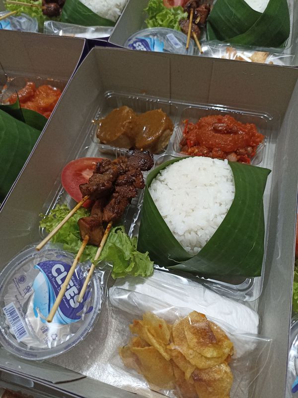 PAKET NASI BOX DAN SNACK BOX