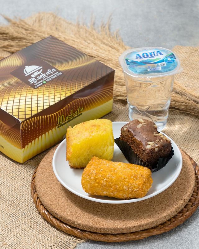 Snack Box D Mustafa (Bika Ambon, Choco Brownie, American Risol/buah ...