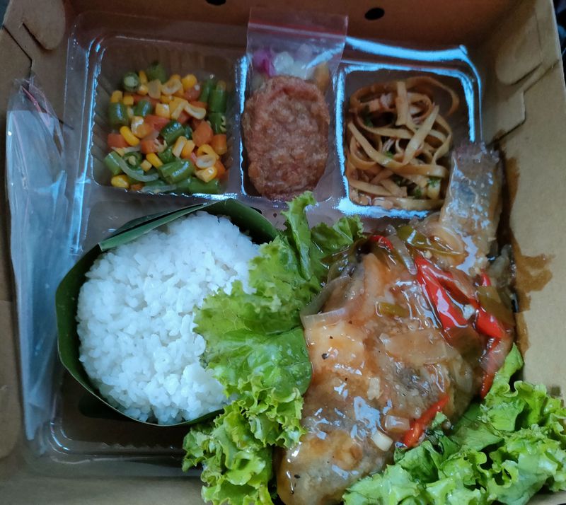 nasi box lauk nila saos rempah