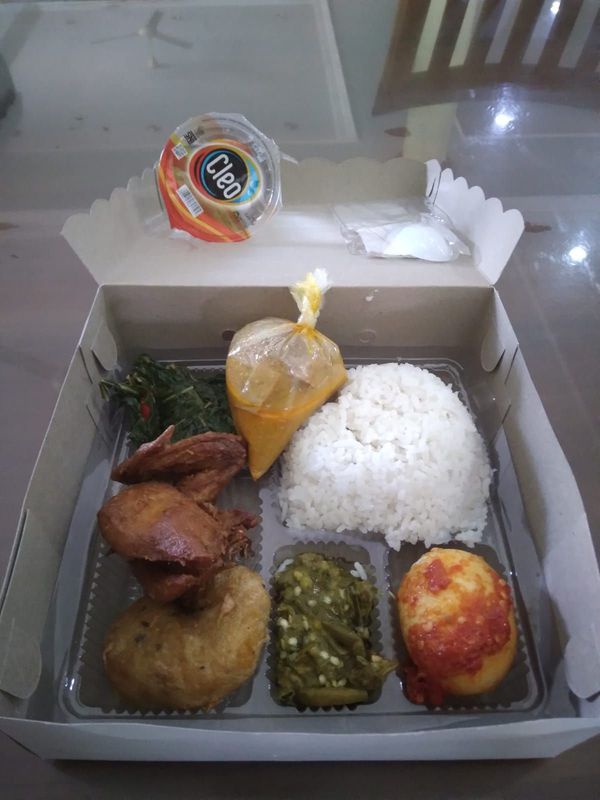 Nasi Kotak Masakan Padang - Daging Rendang