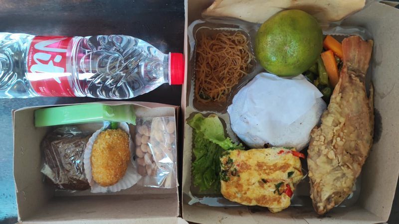 Paket 1 Snack & Nasi Box