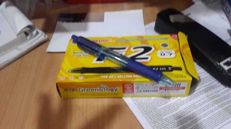 Ballpoint Standard F2 Gell Biru
