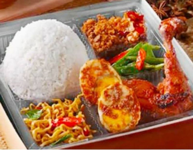 NASI BOX AYAM + TELUR BALADO - Ayam Bakar